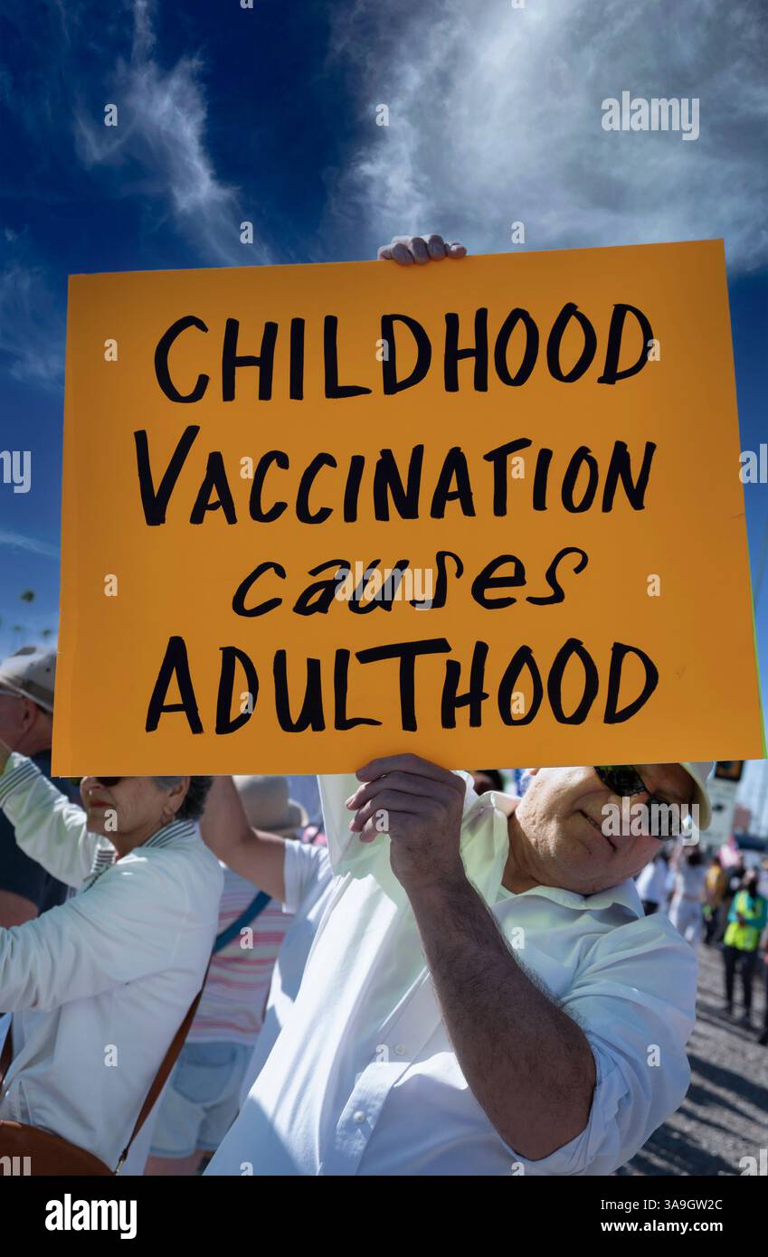 Rfk jr and speech hi-res stock photography and images - Alamy