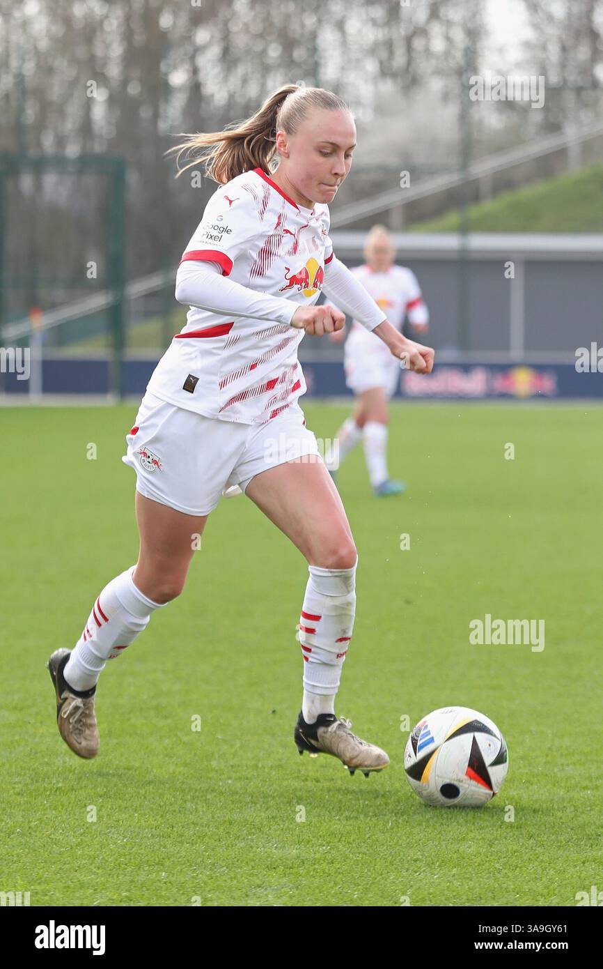 Leipzig, Deutschland. 30th Mar, 2025. Lou-Ann Joly (6, RB Leipzig). Fu?ball, Google Pixel Frauen ...