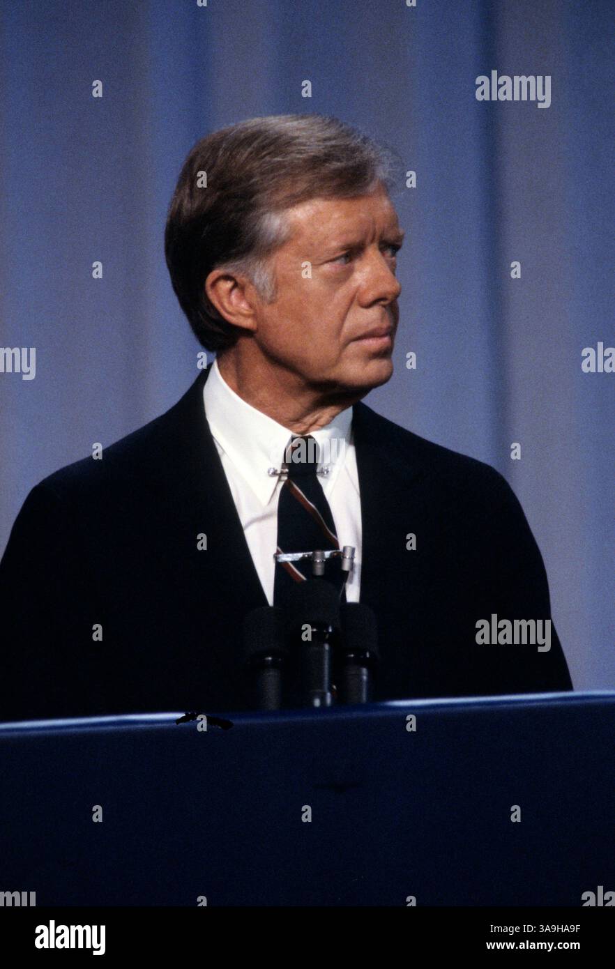 Ronald reagan jimmy carter debate hi-res stock photography and images ...