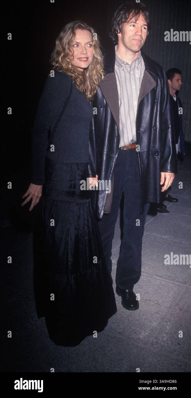Nov 10, 1999 - Los Angeles, CA, USA - MICHELLE PFEIFFER at 'The Sky is ...