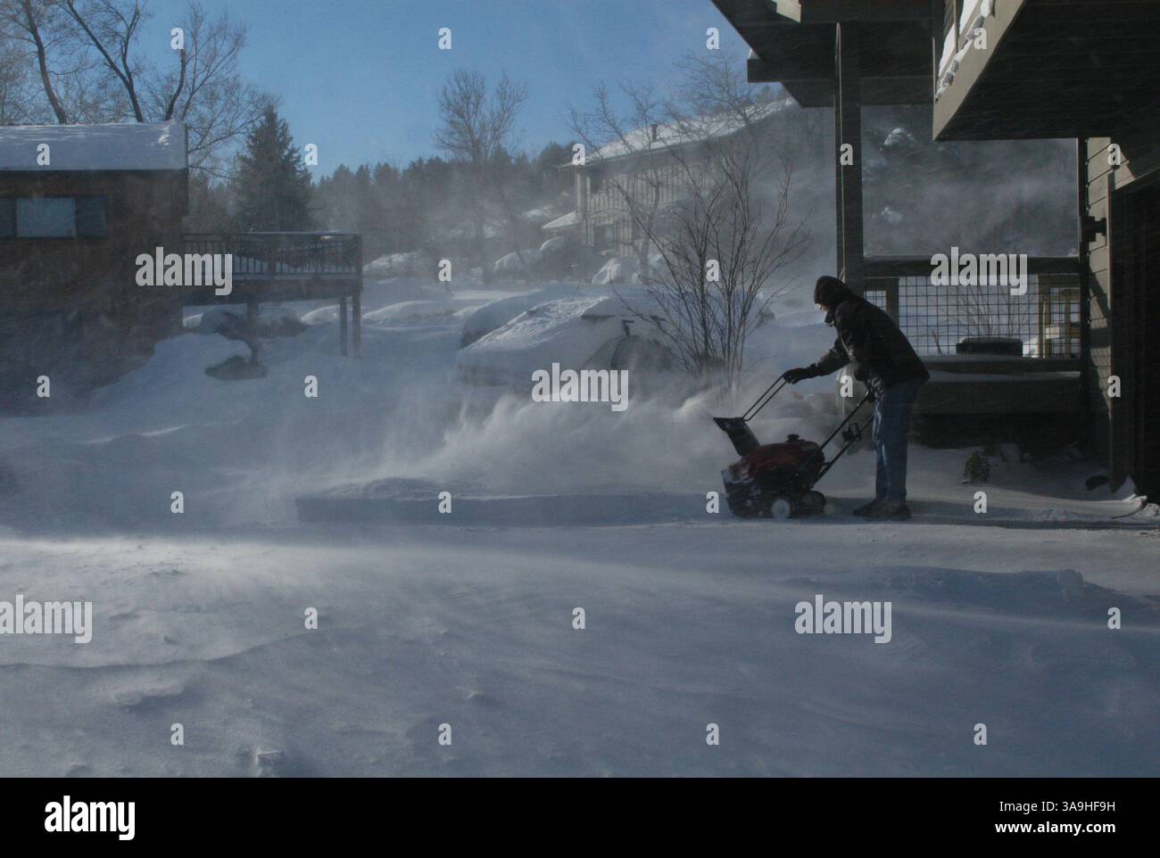 Jan 06, 2007; Boulder, CO, USA; High winds create blizzard conditions ...