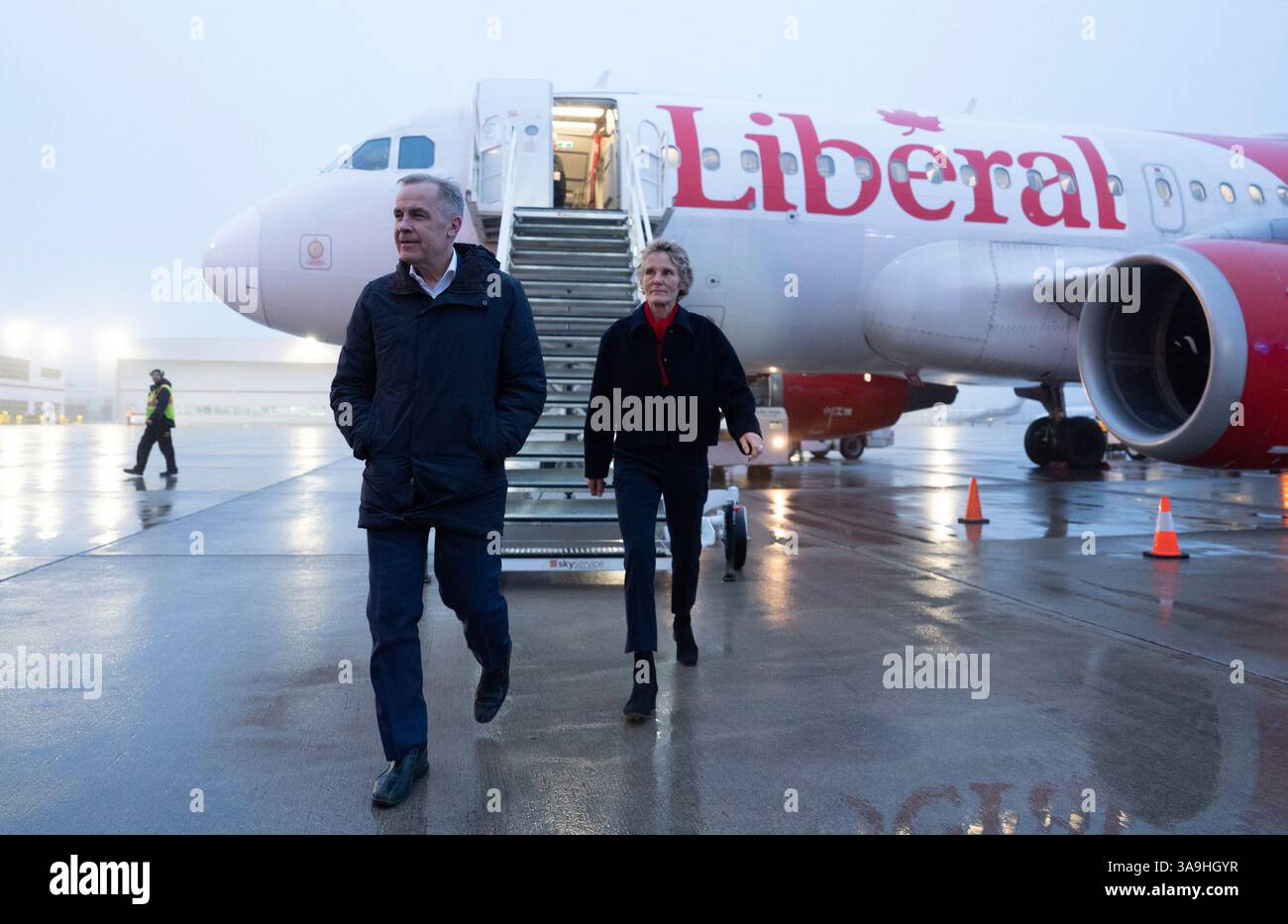 Liberal Leader Mark Carney and his wife Diana Fox arrive in Toronto ...