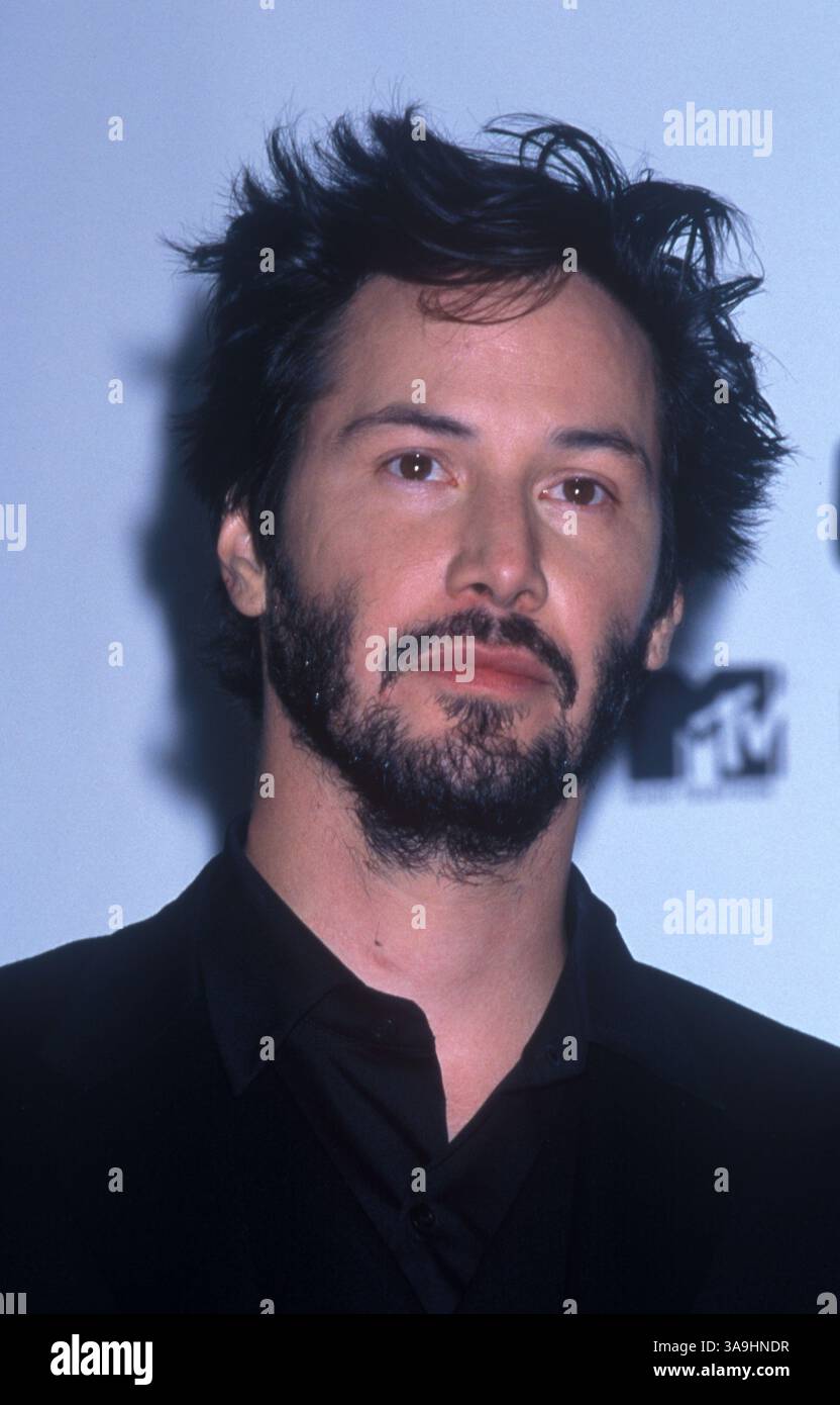 Jun 05, 1999 - Santa Monica, CA, USA - KEANU REEVES at the MTV Movie ...