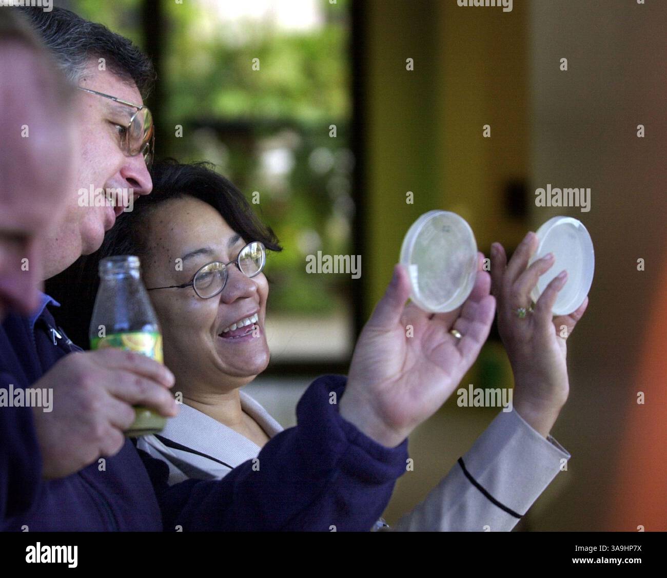 Jan 19, 2002; Oakland, CA, USA; (L-R) Jerry Merritt, a Washington State ...