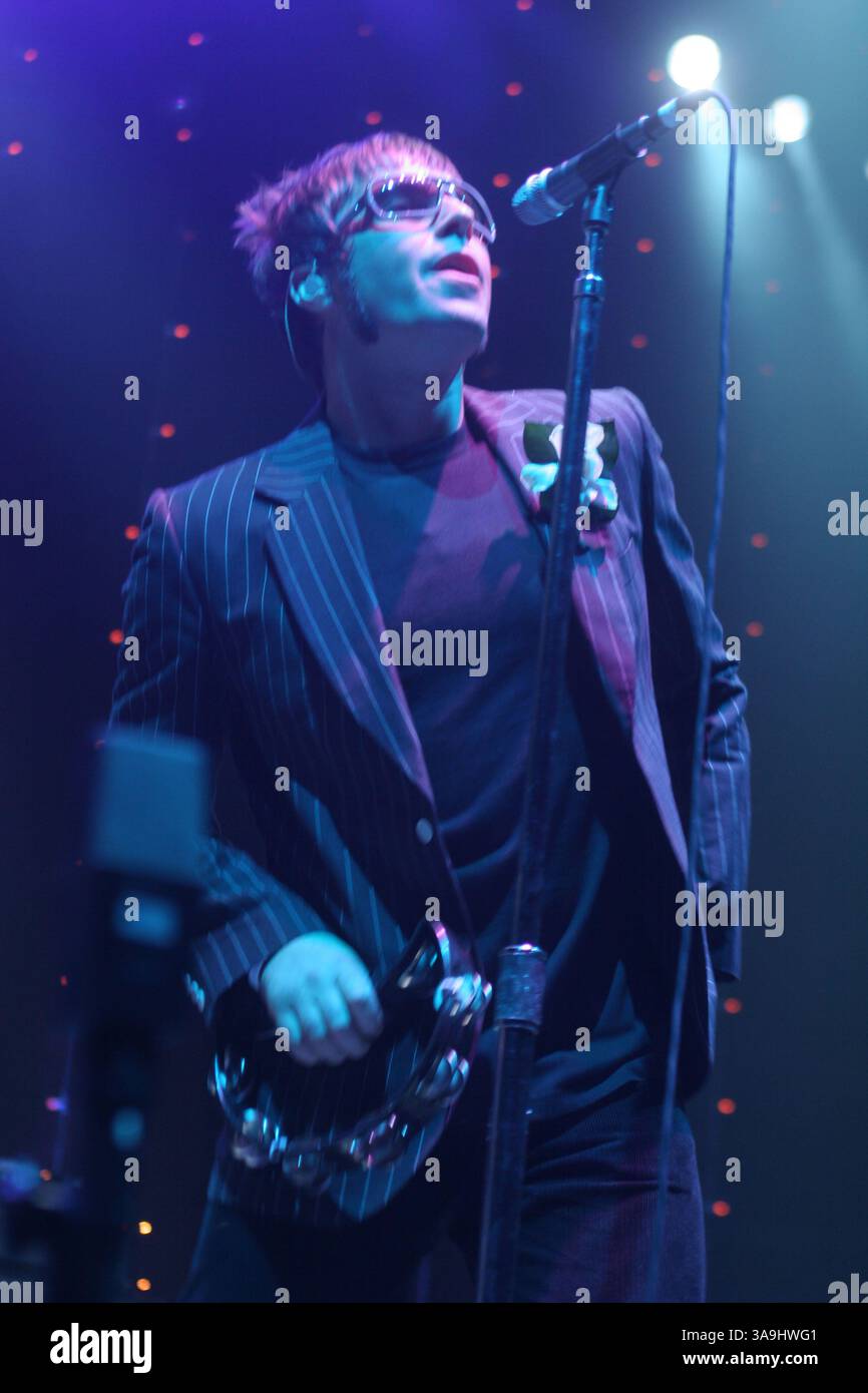 Jun 22, 2005; New York, NY, USA; 'Oasis' singer LIAM GALLAGHER and Noel ...