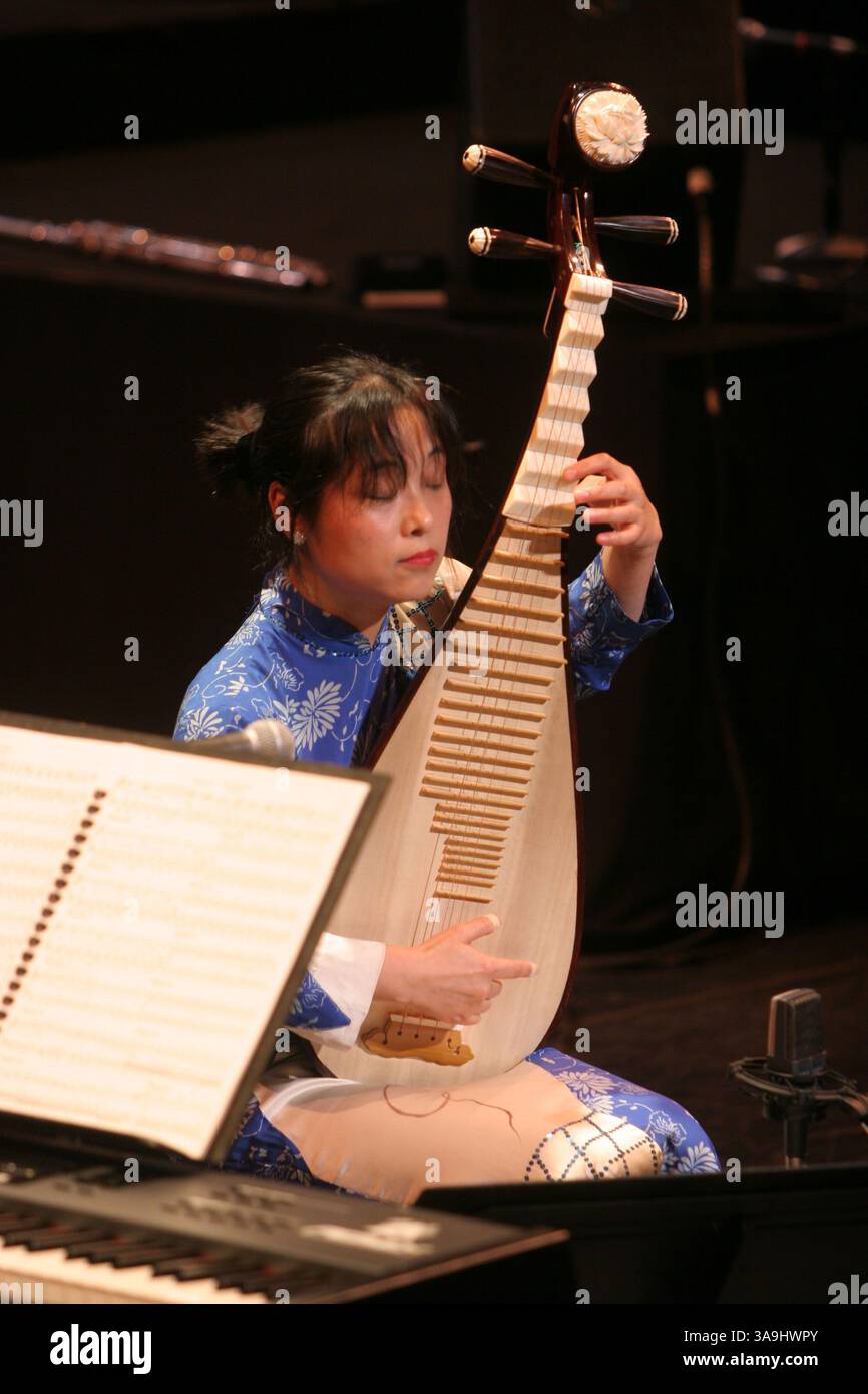 Wu man pipa hi-res stock photography and images - Alamy