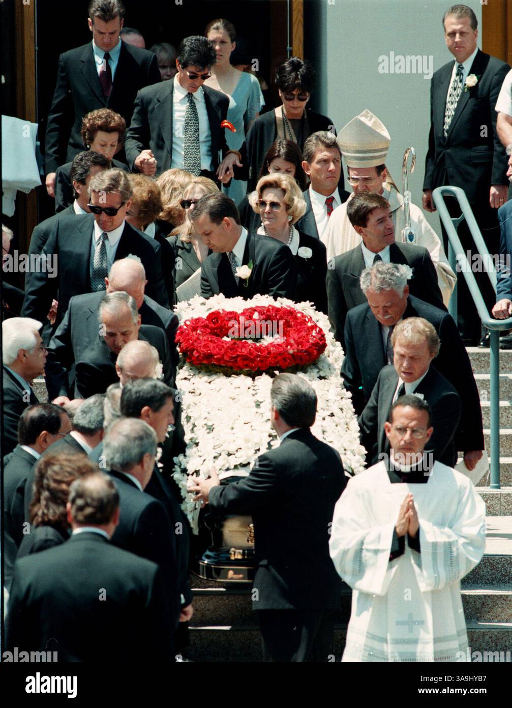 May 20, 1998; Beverly Hills, California, USA; FRANK SINATRA'S casket is ...