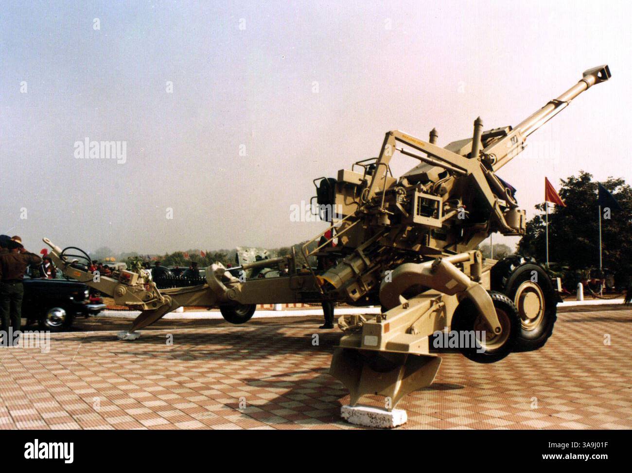 Jan 15, 2000; New Delhi, India; Swedish manufactured 155mm Bofors gun ...