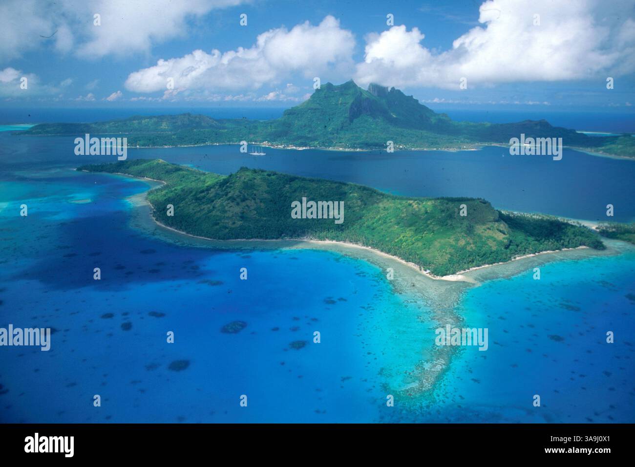 Dec 01, 2002; Bora Bora, GREECE; Aerial photograph of stunning Bora ...