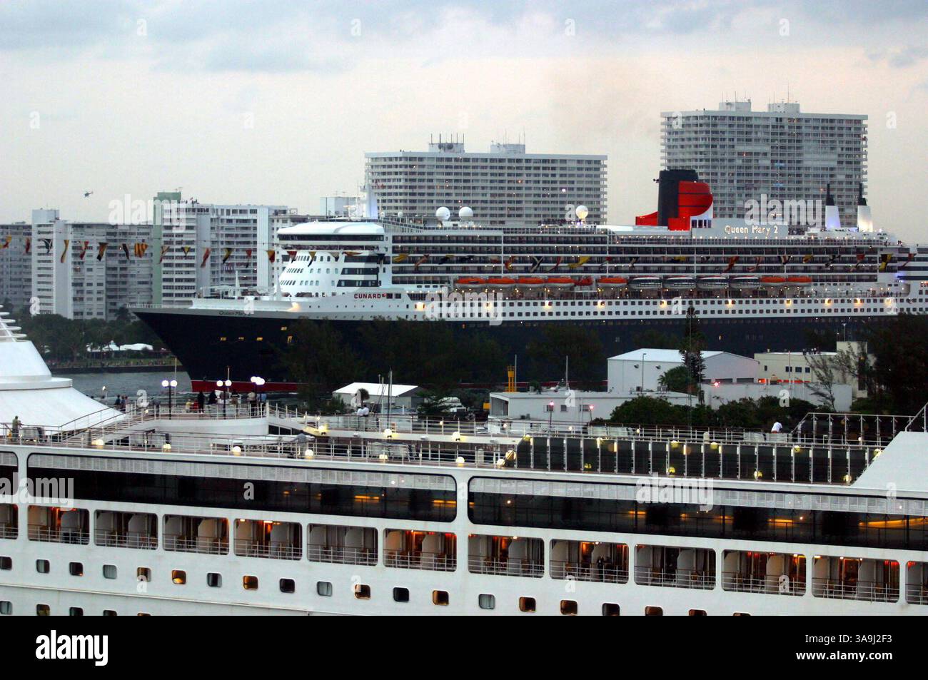 Jan 26, 2004; Port Everglades, FL, USA; Cunard Lines' Queen Mary 2, the ...