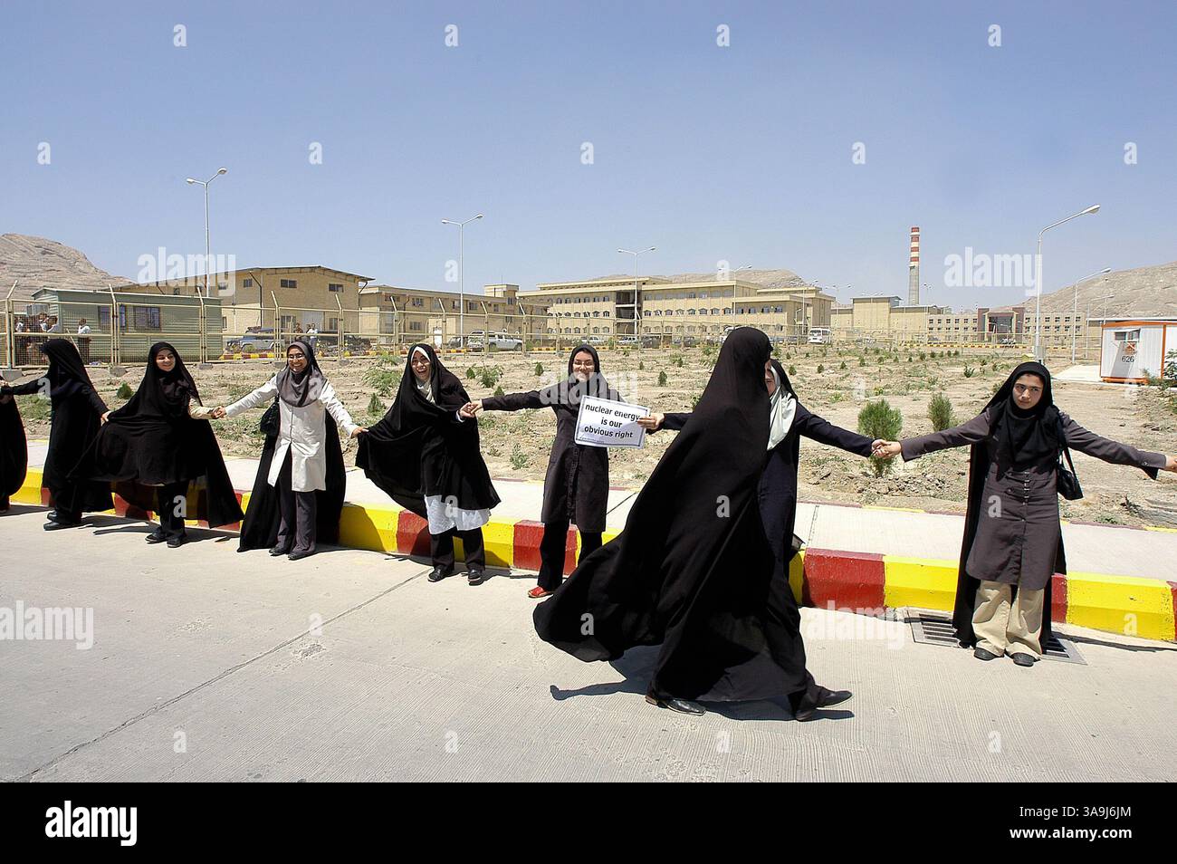 Aug 16, 2005; Isfahan, IRAN; Iranian women form a human chain at the ...