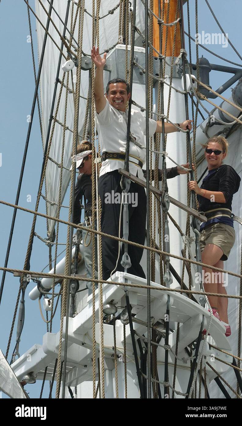 Aug 04, 2005; San Pedro, CA, USA; Los Angeles Mayor ANTONIO ...