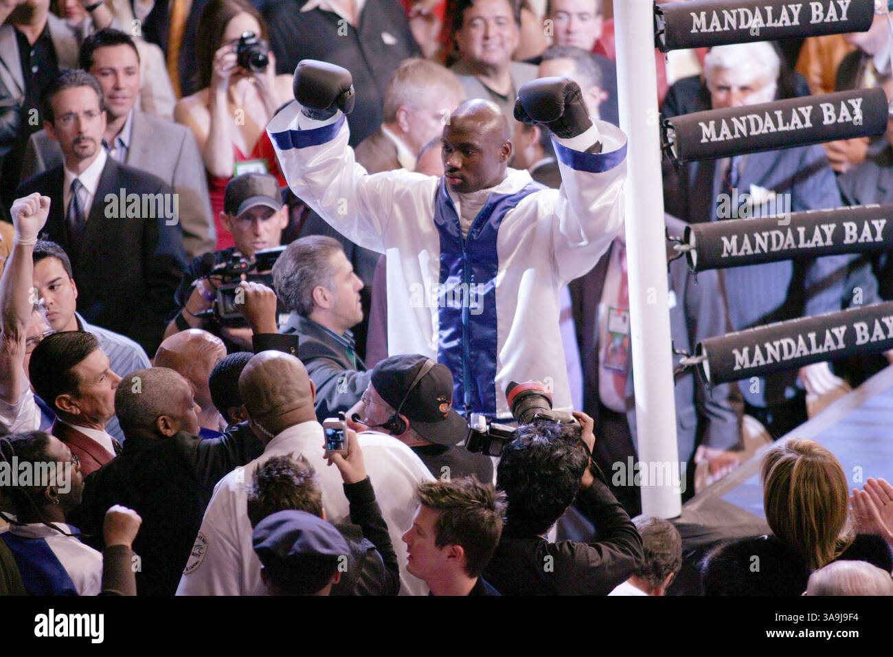 Dec 03, 2005; Las Vegas, NV, USA; Light Heavyweight champion ANTONIO ...