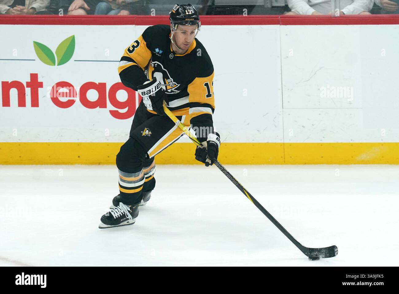 Pittsburgh Penguins Kevin Hayes (13) skates during the first period of ...