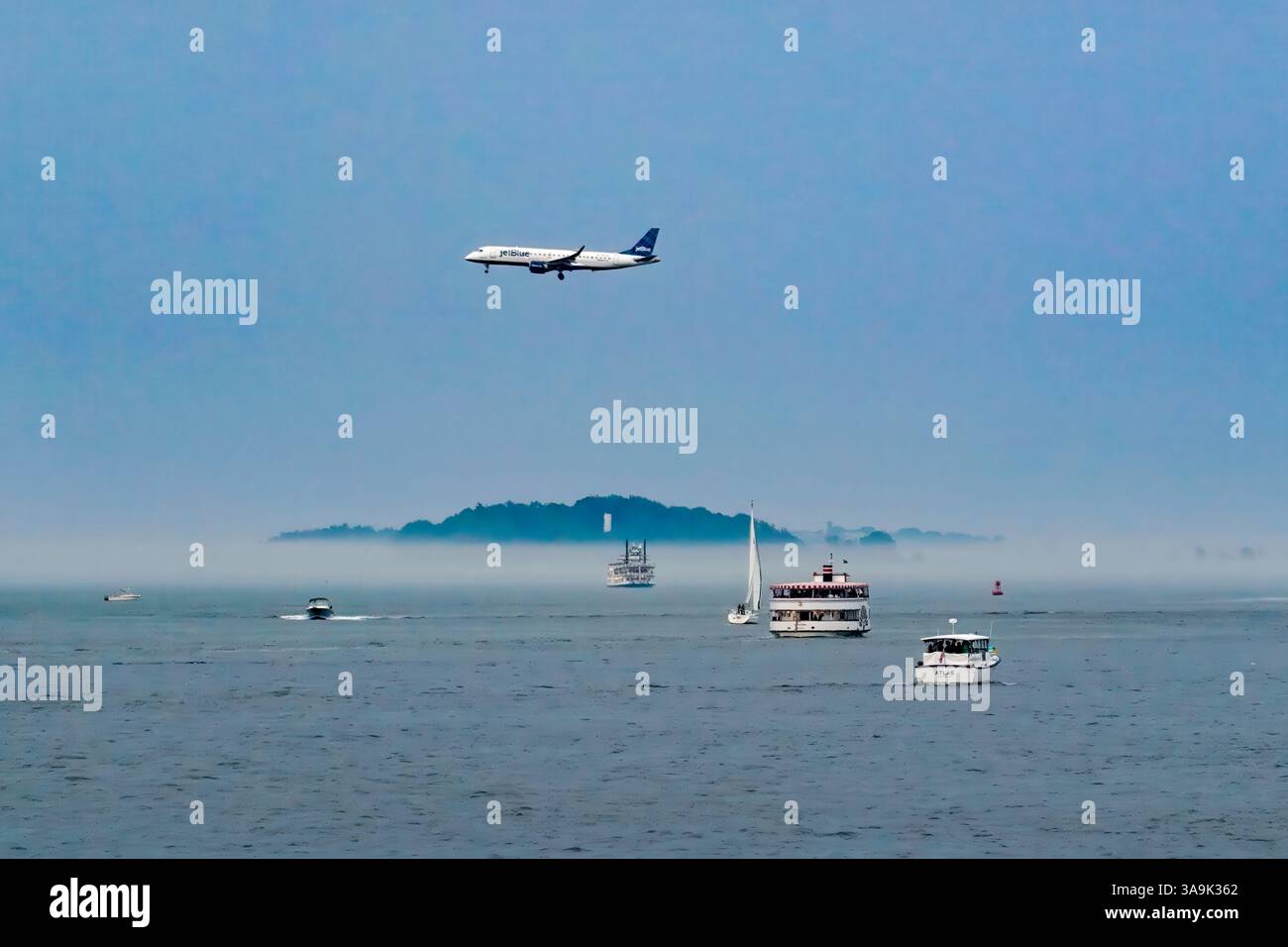 Boston Harbor Landing: JetBlue Approach over the Water - Gigapixel ...