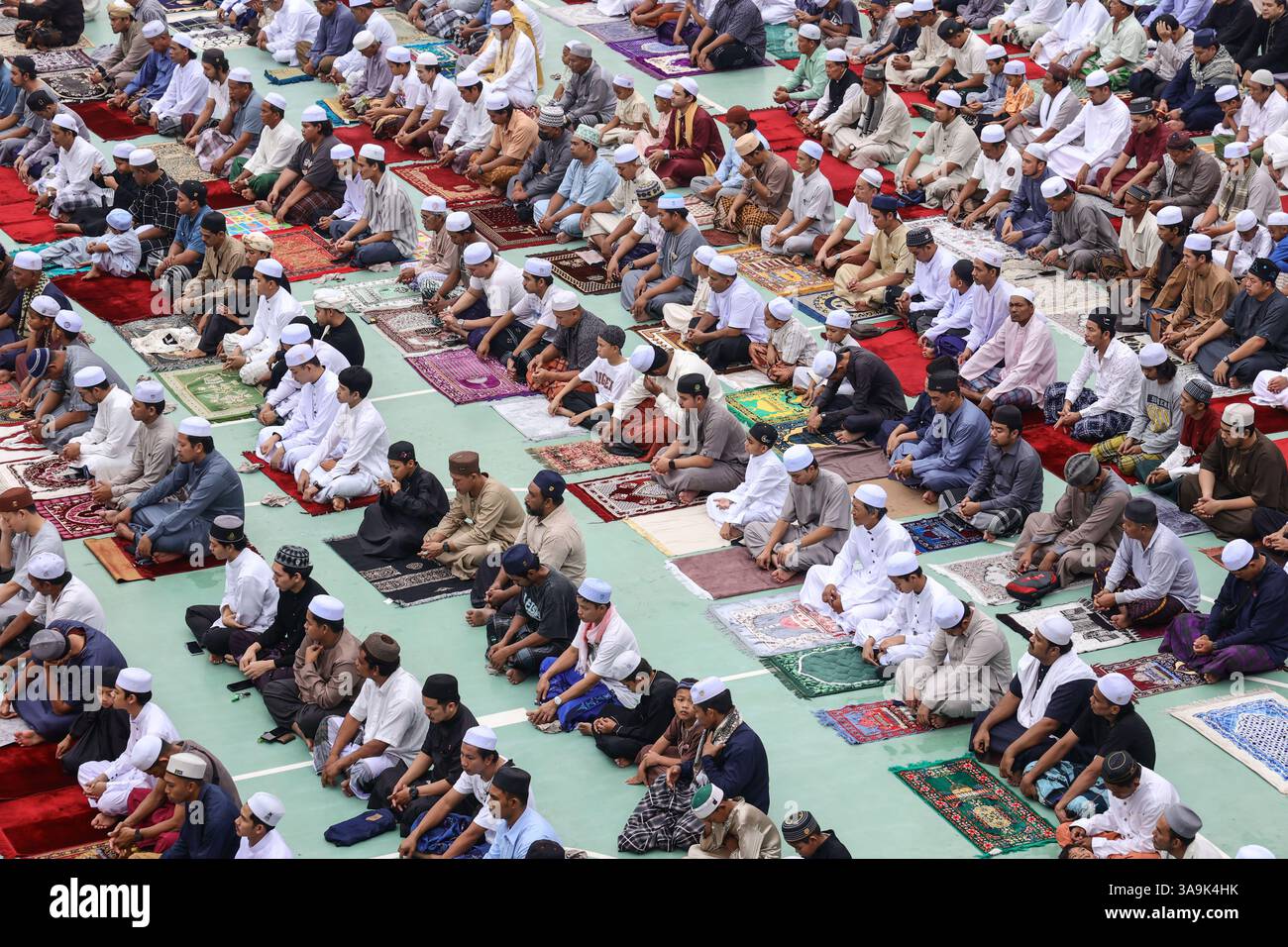 Bangkok, Bangkok, Thailand. 31st Mar, 2025. Thai Muslims pray for Eid ...
