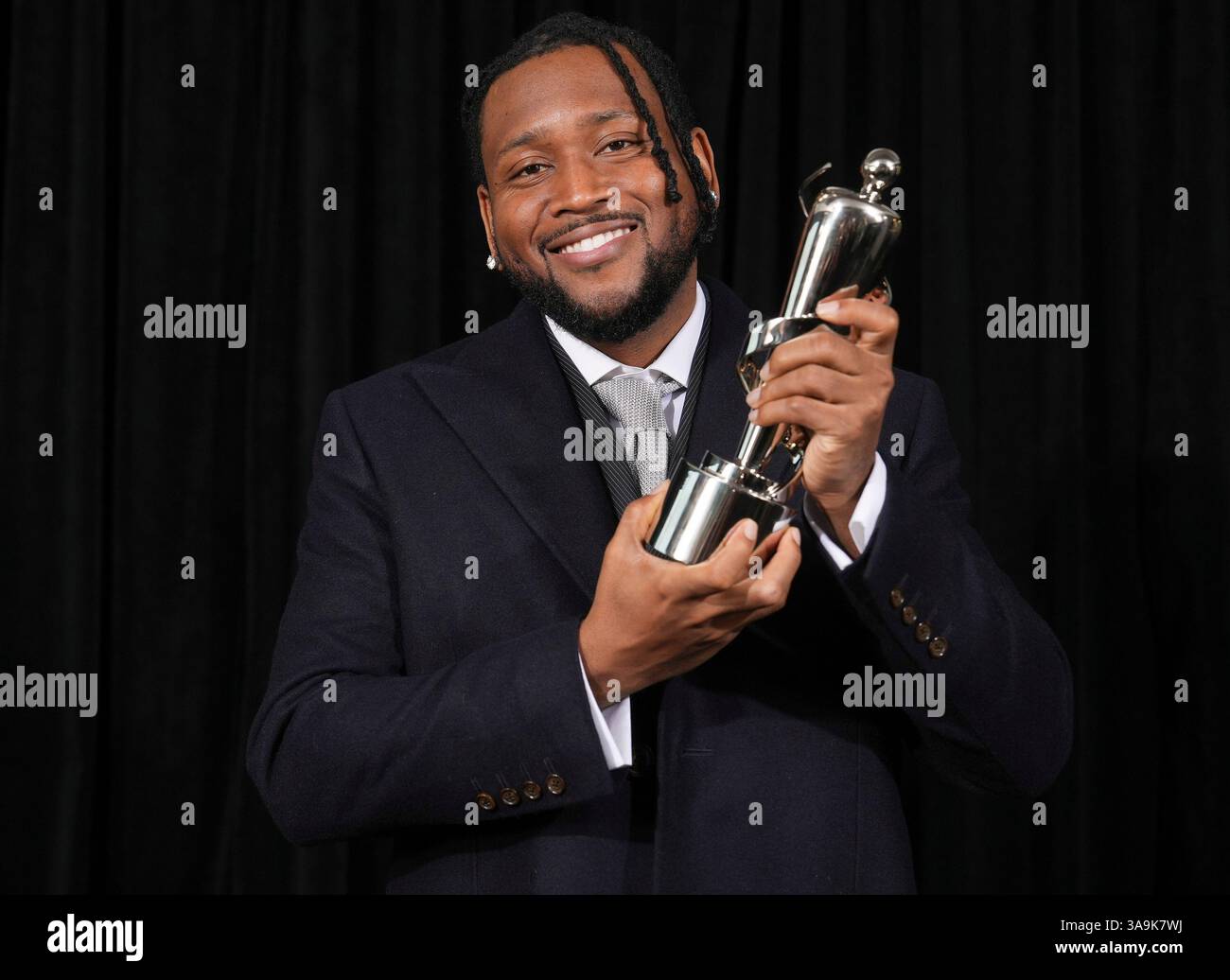 Boi-1da poses for photos after winning the International Achievement ...