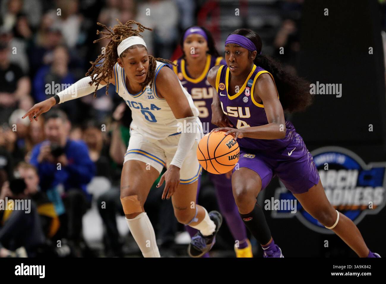 LSU guard Flau'Jae Johnson (4) controls the ball while pressured by ...