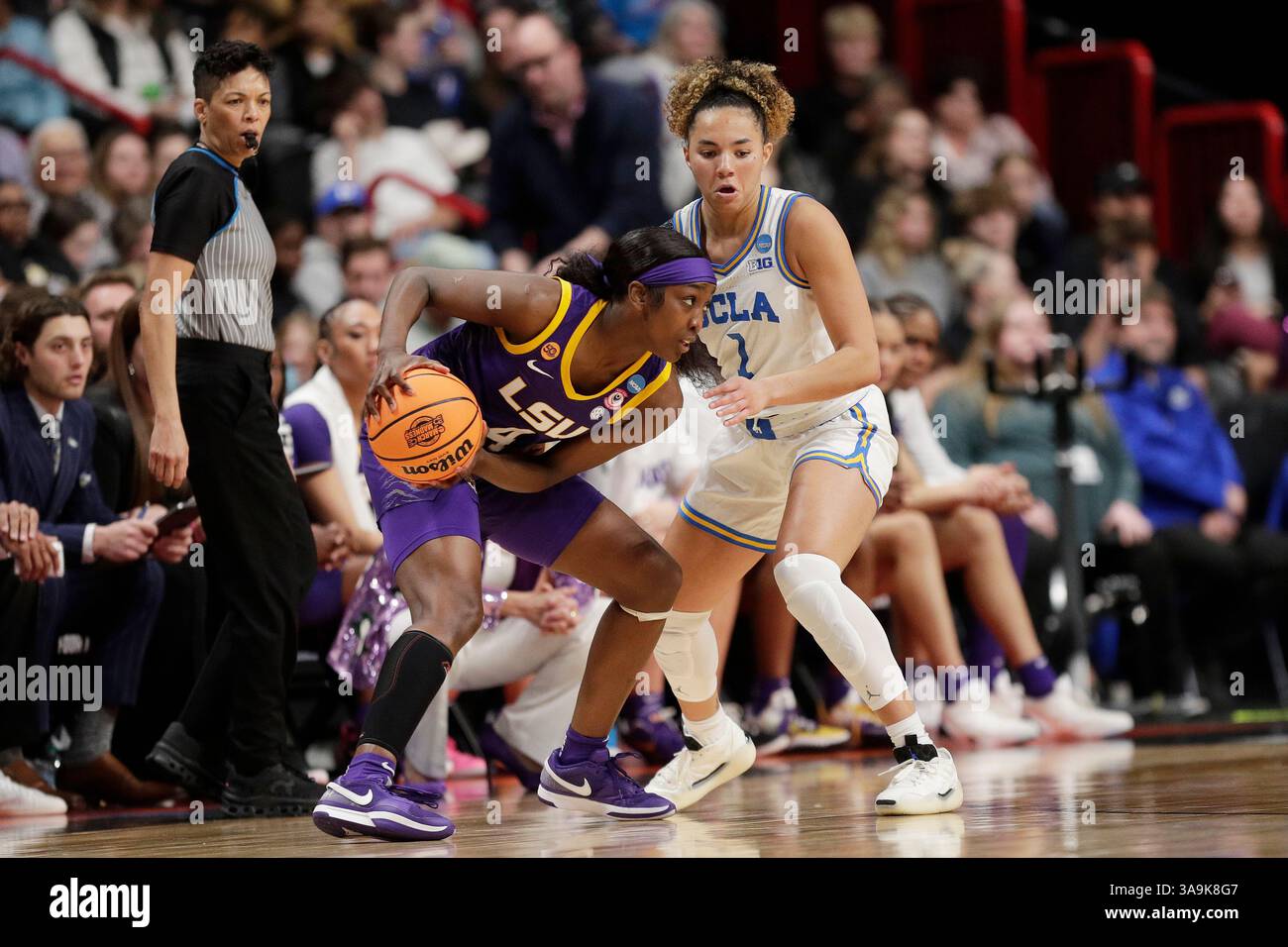 LSU guard Flau'Jae Johnson (4) controls the ball while pressured by ...