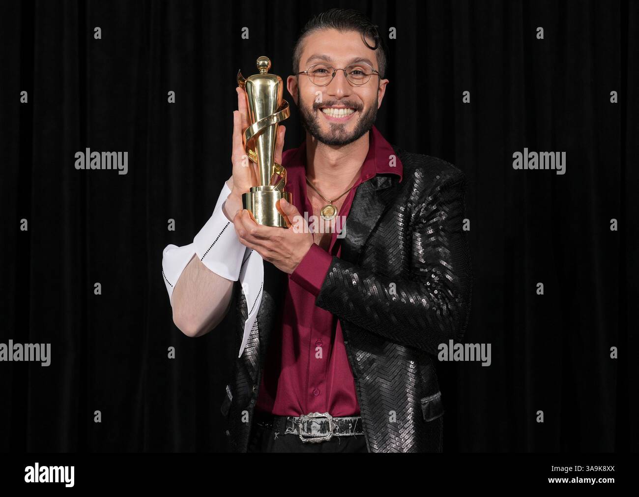 bbno$ poses for photos after winning the TikTok Juno Fan Choice award ...