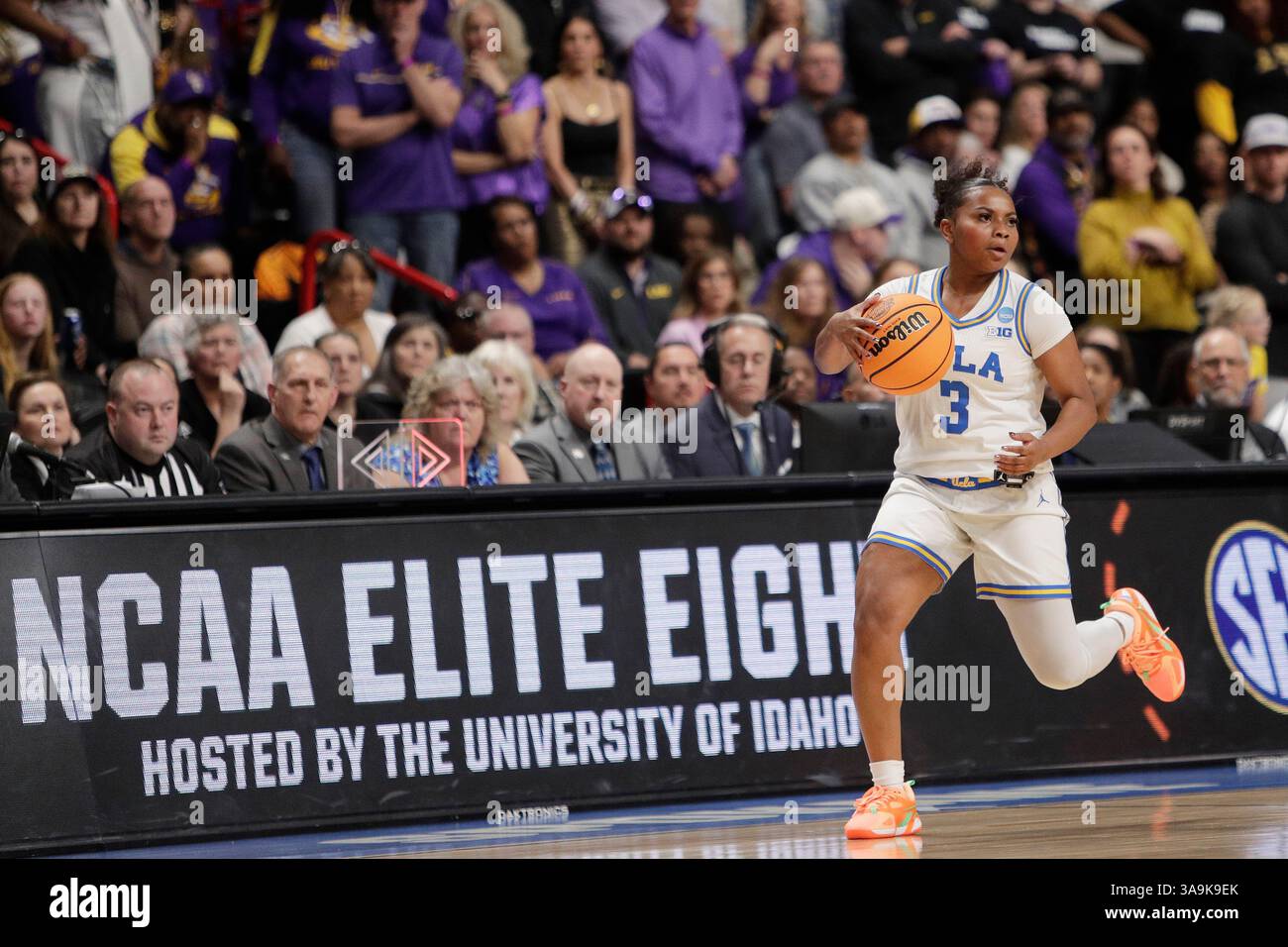 UCLA guard Londynn Jones (3) controls the ball during the second half ...