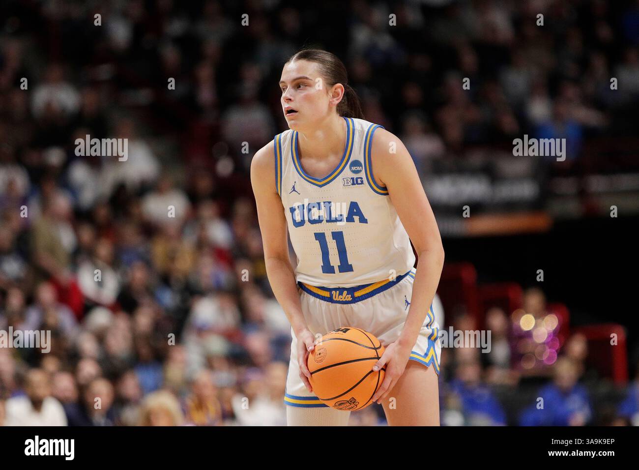 UCLA guard Gabriela Jaquez (11) controls the ball during the second ...