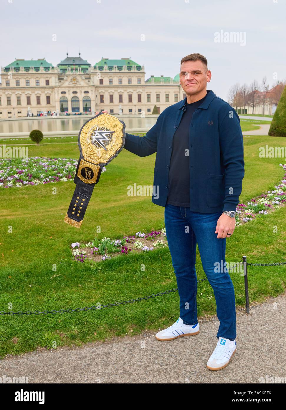 Ringgeneral GUNTHER - The RINGGENERAL (Walter Hahn) with his world ...