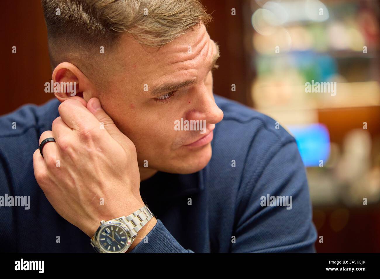 Ringgeneral GUNTHER - The RINGGENERAL (Walter Hahn, right) at a café in ...