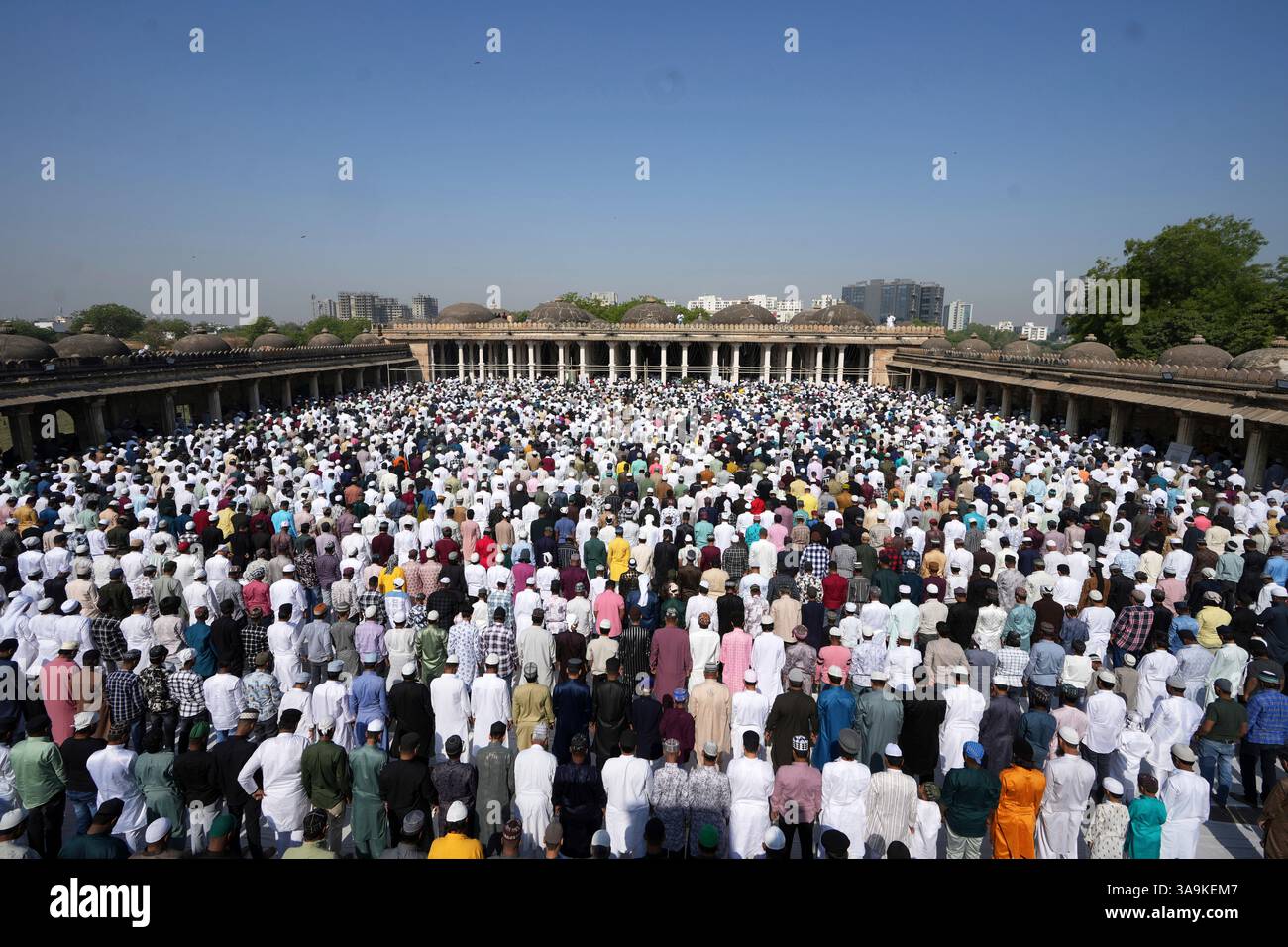 Muslims perform an Eid al-Fitr prayer marking the end of the holy ...