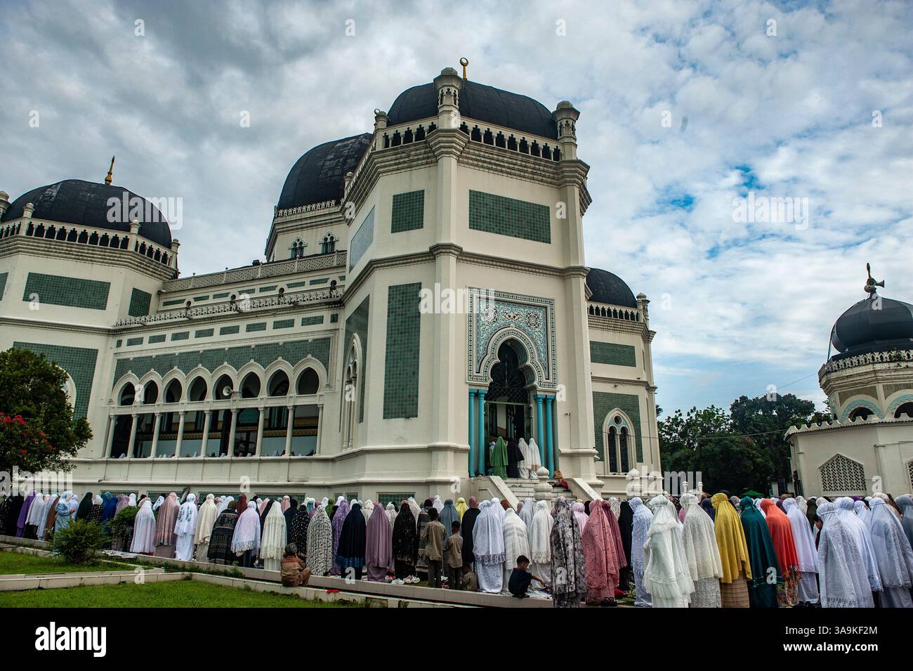 Madan, Indonesia. 31st Mar, 2025. Muslim worshipers participated in the ...