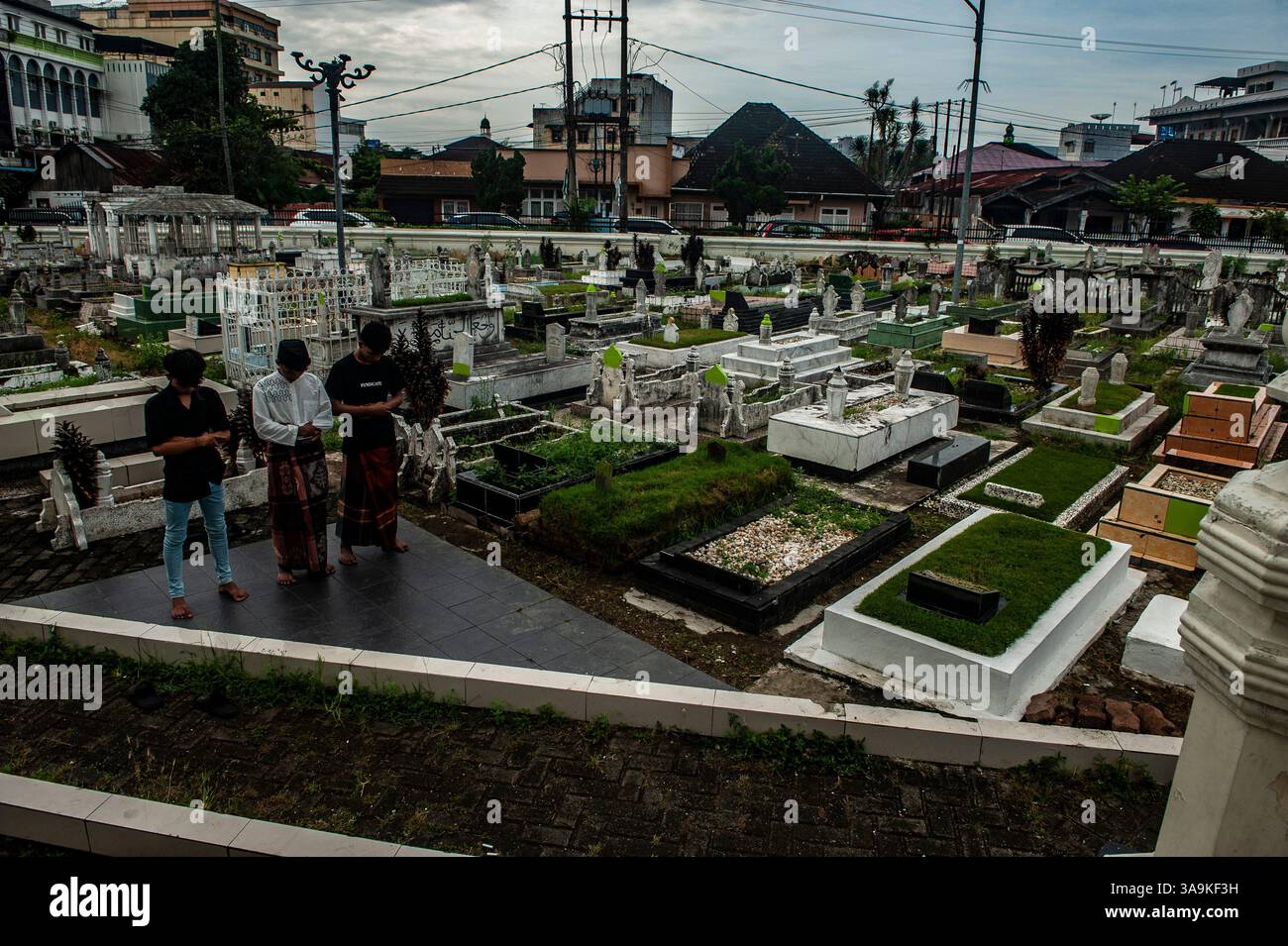 Madan, Indonesia. 31st Mar, 2025. Muslim worshipers participated in the ...