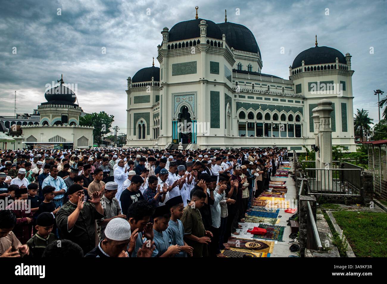 Madan, Indonesia. 31st Mar, 2025. Muslim worshipers participated in the ...