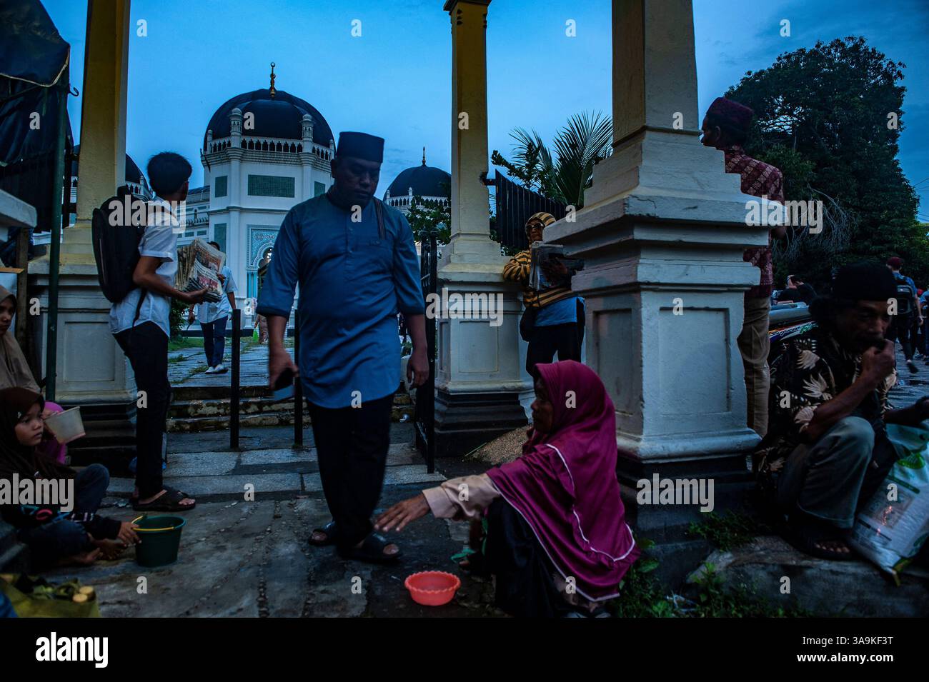 Madan, Indonesia. 31st Mar, 2025. Muslim worshipers participated in the ...