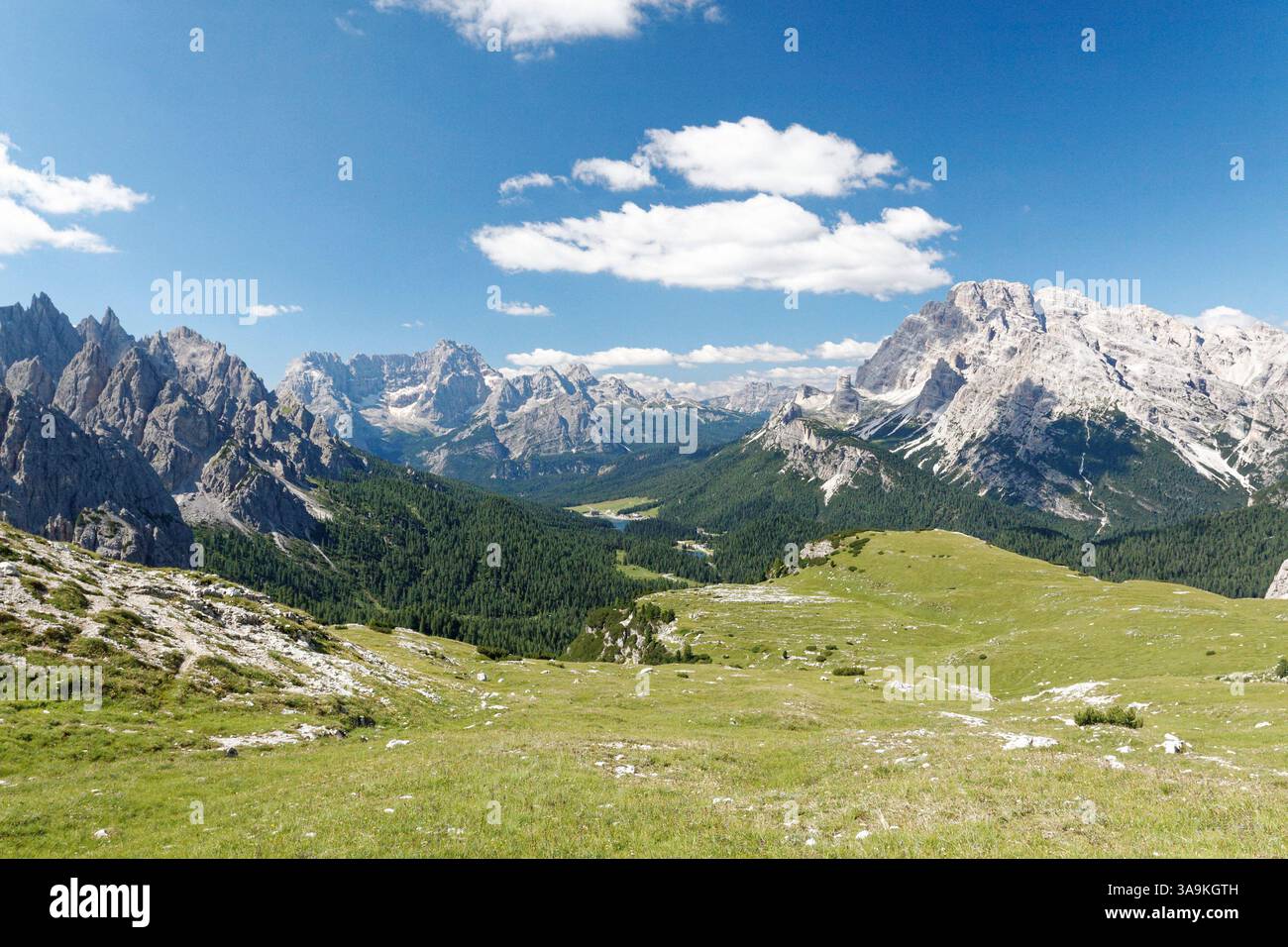 Majestic moutain landscape valley hi-res stock photography and images ...