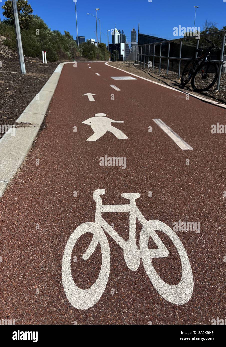 Bike routes smartphone stock photos and images - Alamy