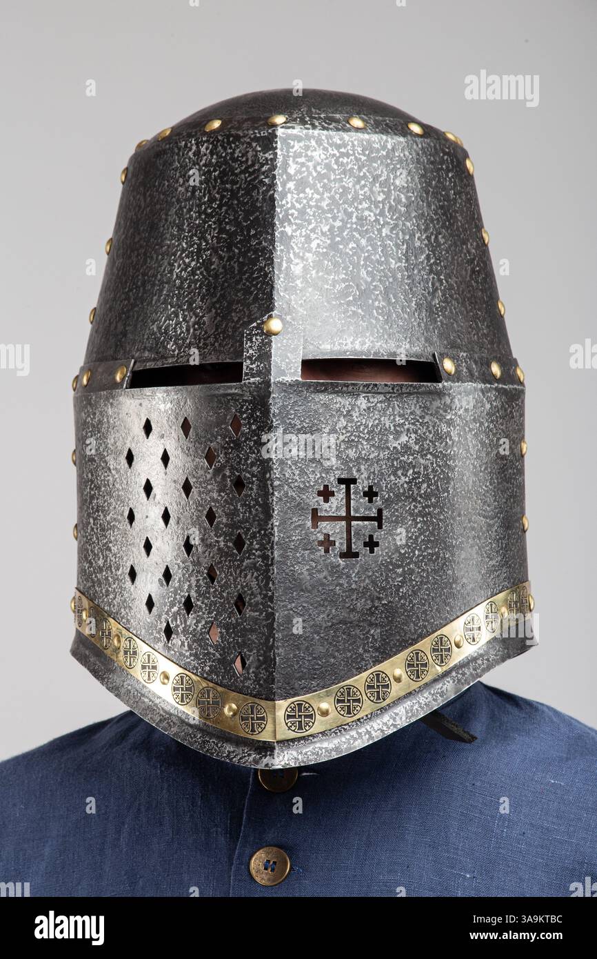 Medieval man larp hi-res stock photography and images - Alamy