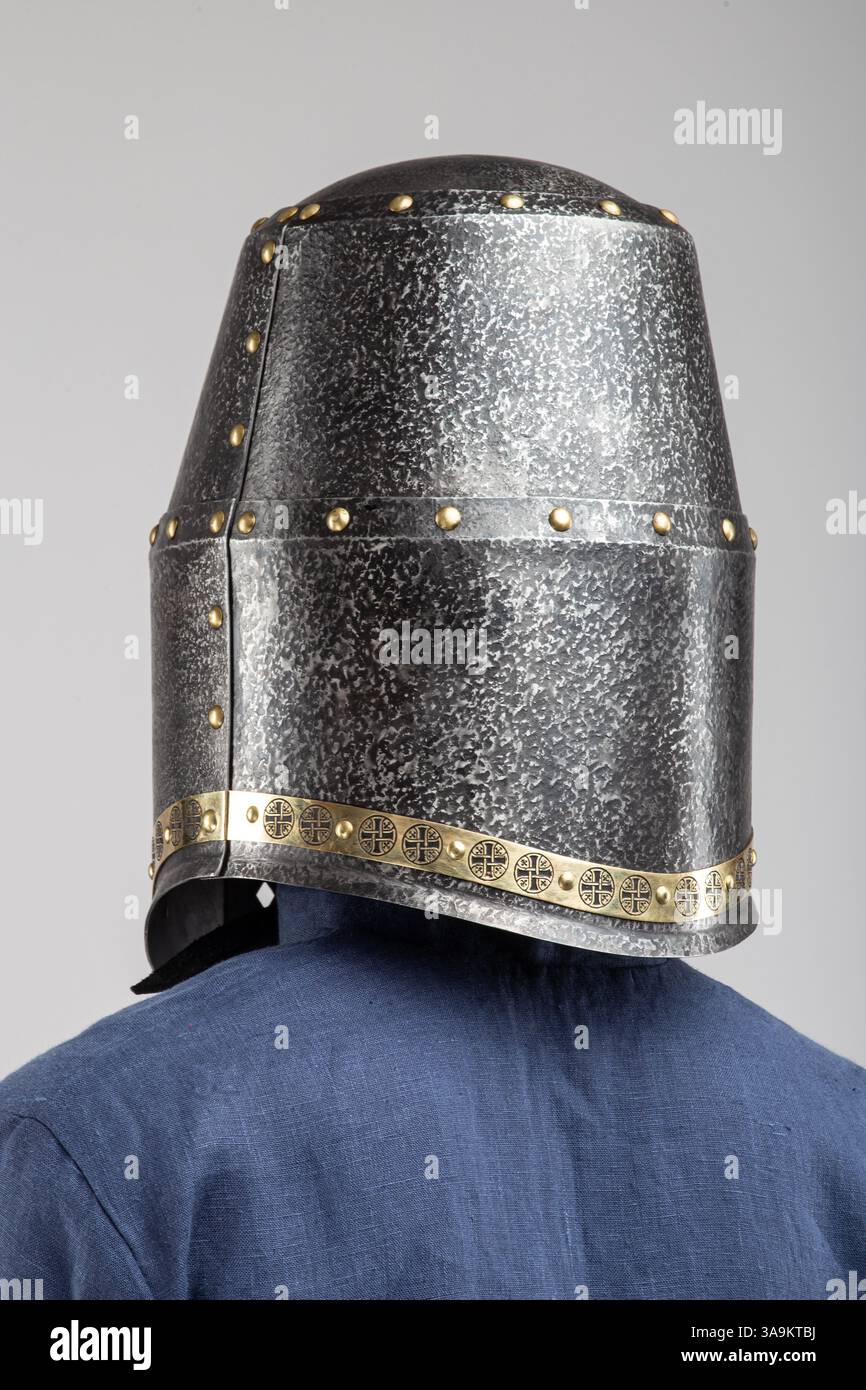 Medieval warrior back view hi-res stock photography and images - Alamy