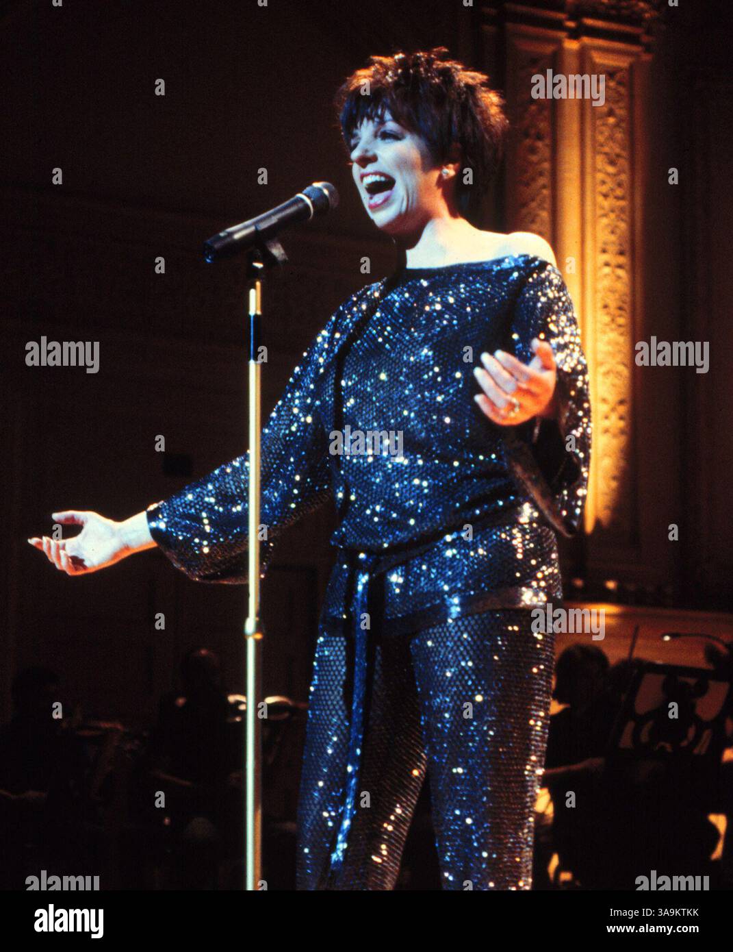 May, 1987; New York, NY, USA; Singer LIZA MINNELLI in concert Stock ...