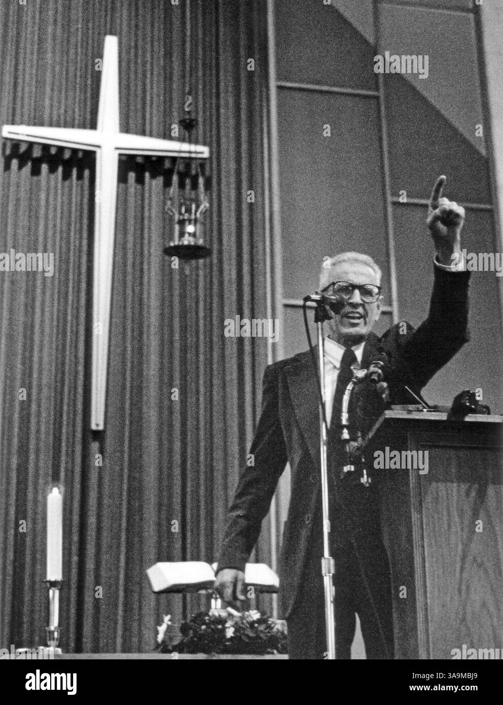 Jan 30, 1994 - Livonia, Michigan, USA - Jack Kevorkian, M.D. (born ...