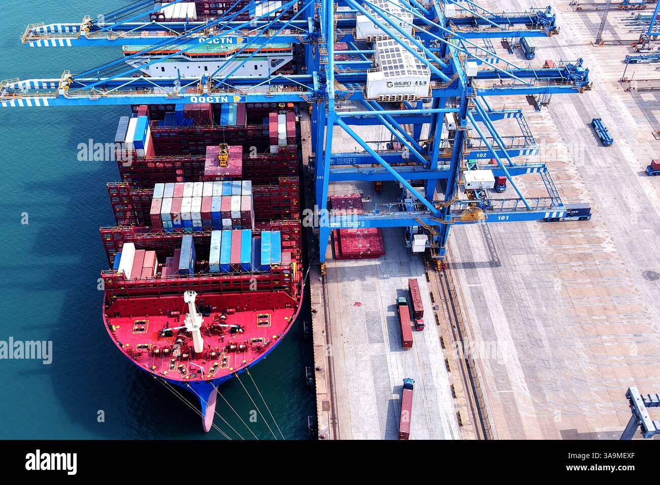 QINGDAO, CHINA - MARCH 31, 2025 - A cargo ship loads foreign trade ...