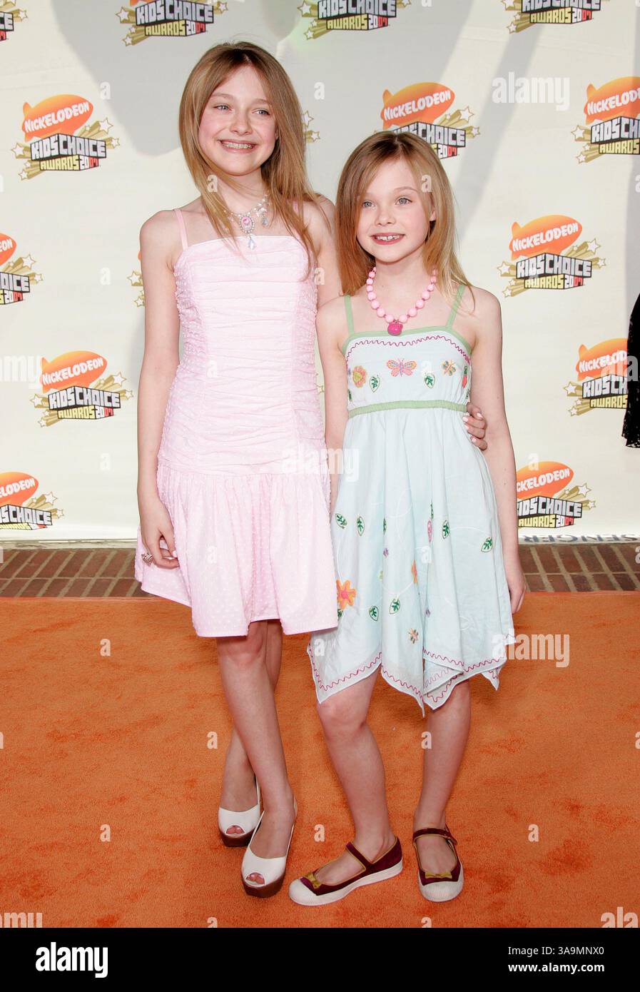 Mar 31, 2007; Westwood, California, USA; Actresses DAKOTA & ELLE ...