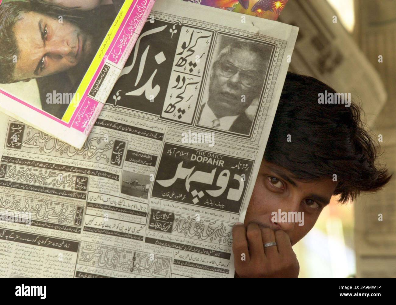 Pakistani urdu newspaper hi-res stock photography and images - Alamy