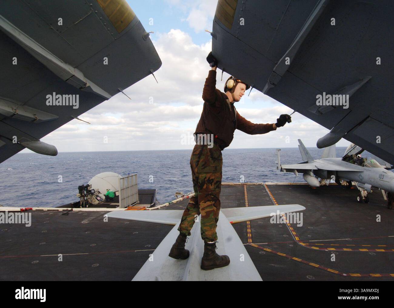 Mar 09, 2006; ATLANTIC OCEAN; Airman LORNE HORIT, of Huntsville, Mich ...