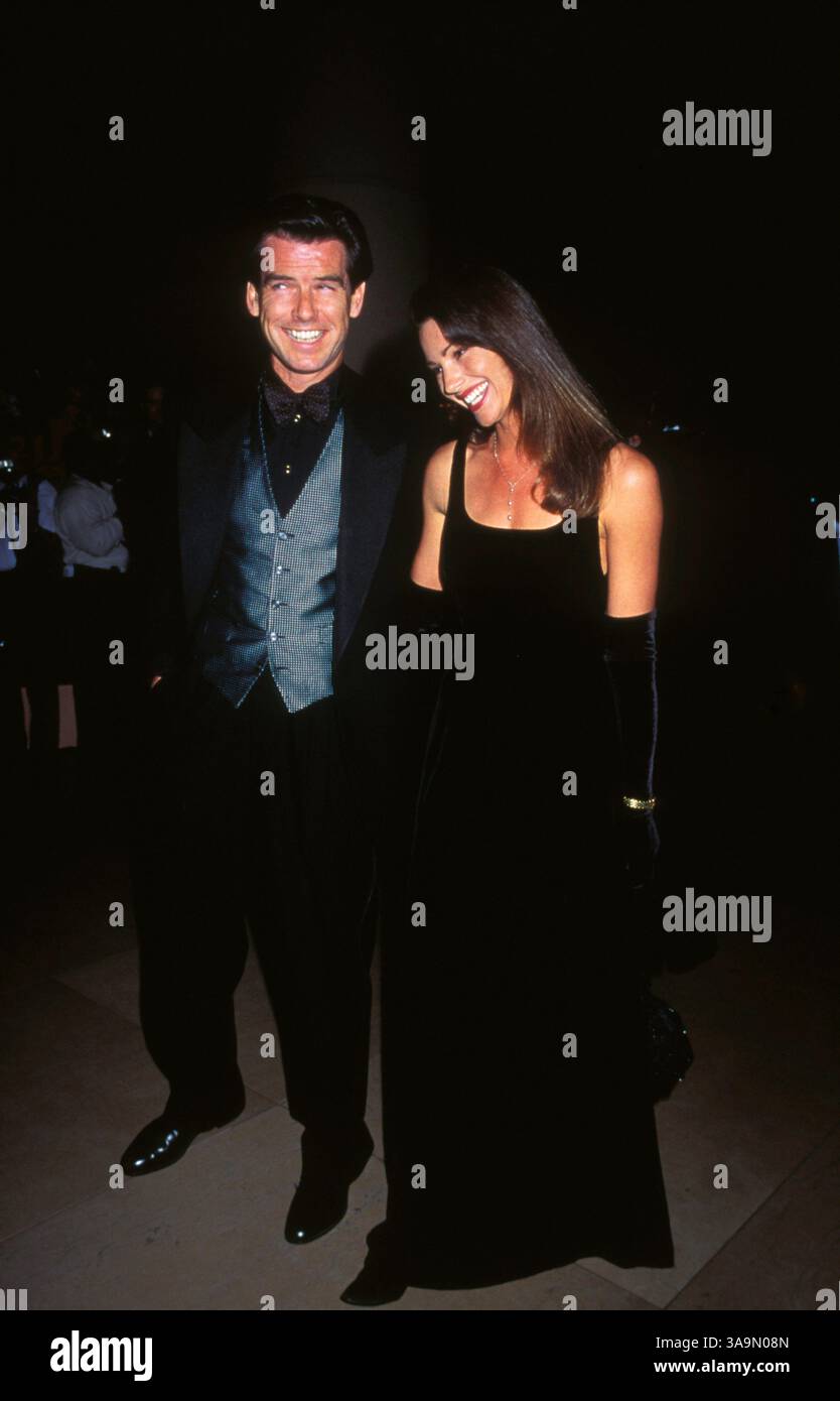 Oct 28, 1994; Los Angeles, CA, USA; Actor PIERCE BROSNAN and wife ...