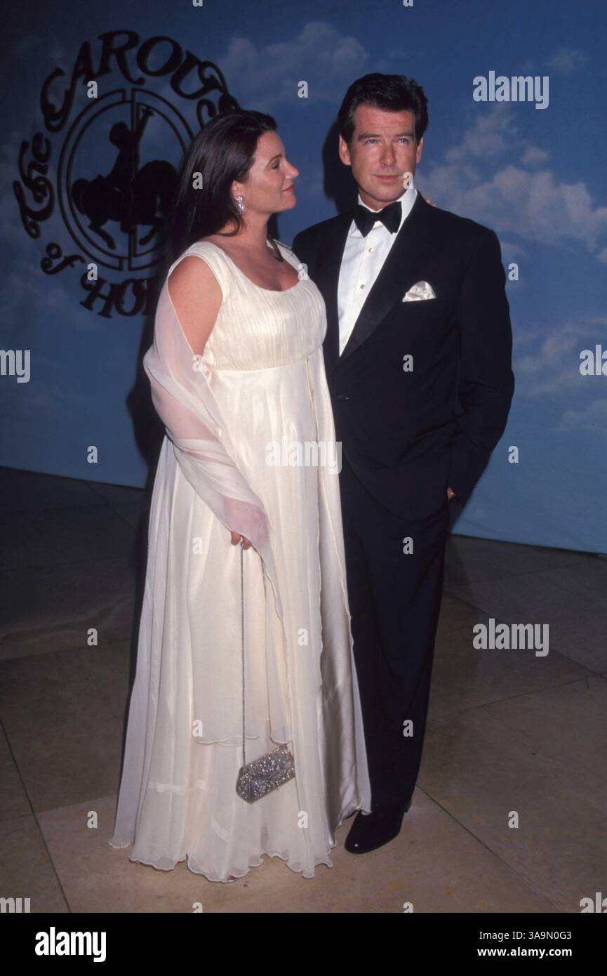Oct 28, 2000; Beverly Hills, CA, USA; Actor PIERCE BROSNAN and pregnant ...