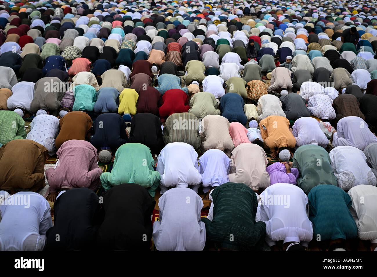 Muslims perform an Eid al-Fitr prayer marking the end of the holy ...