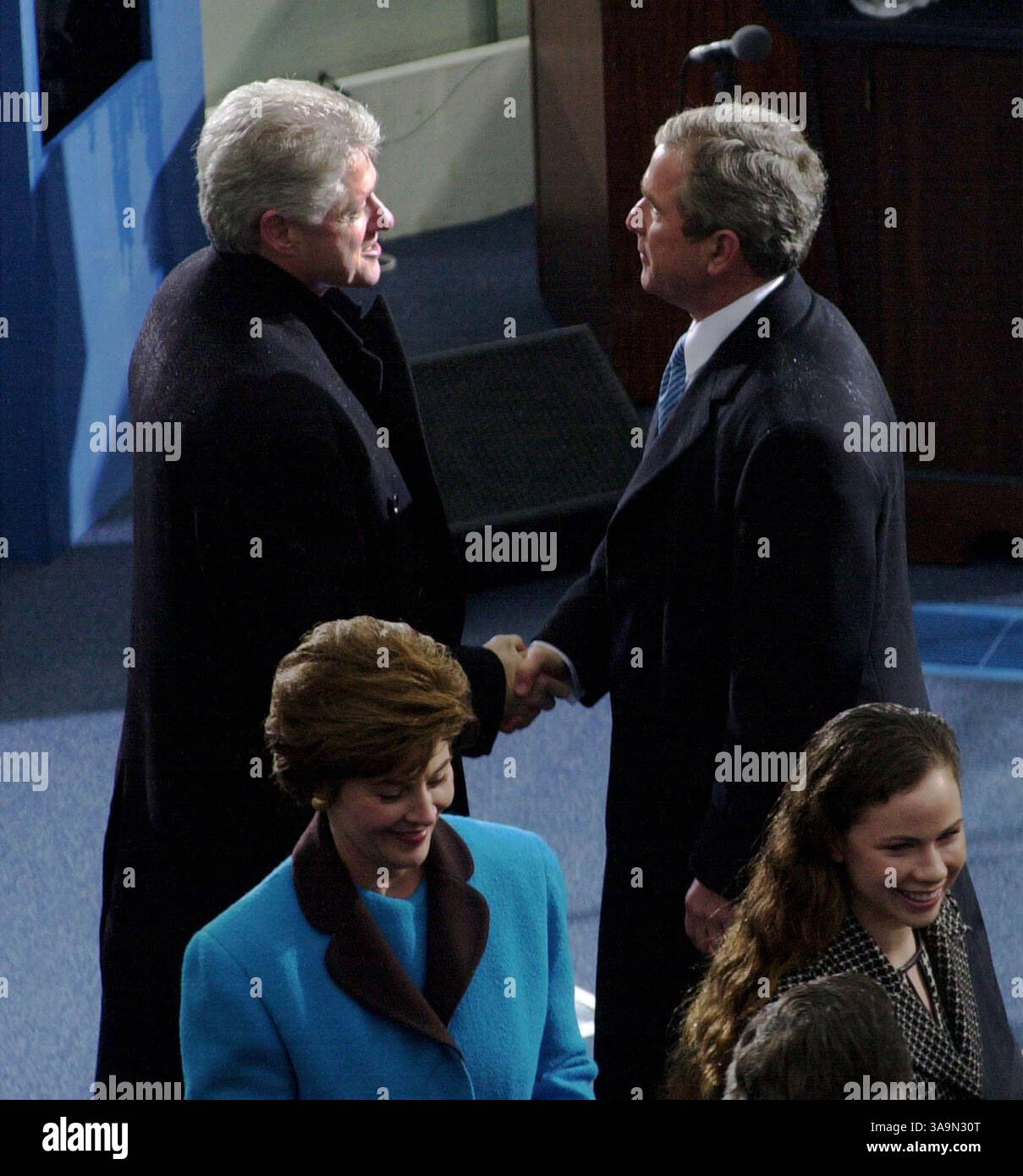 Jan 20, 2001; Washington, DC, USA; Former President BILL CLINTON shakes ...