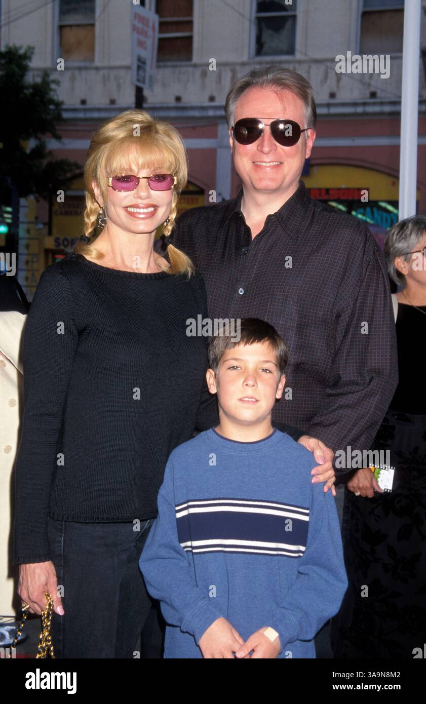 Loni anderson with family hi-res stock photography and images - Alamy