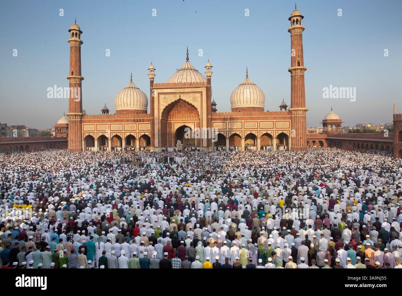 New Delhi, India. 31st Mar, 2025. People offer Eid al-Fitr prayers at ...