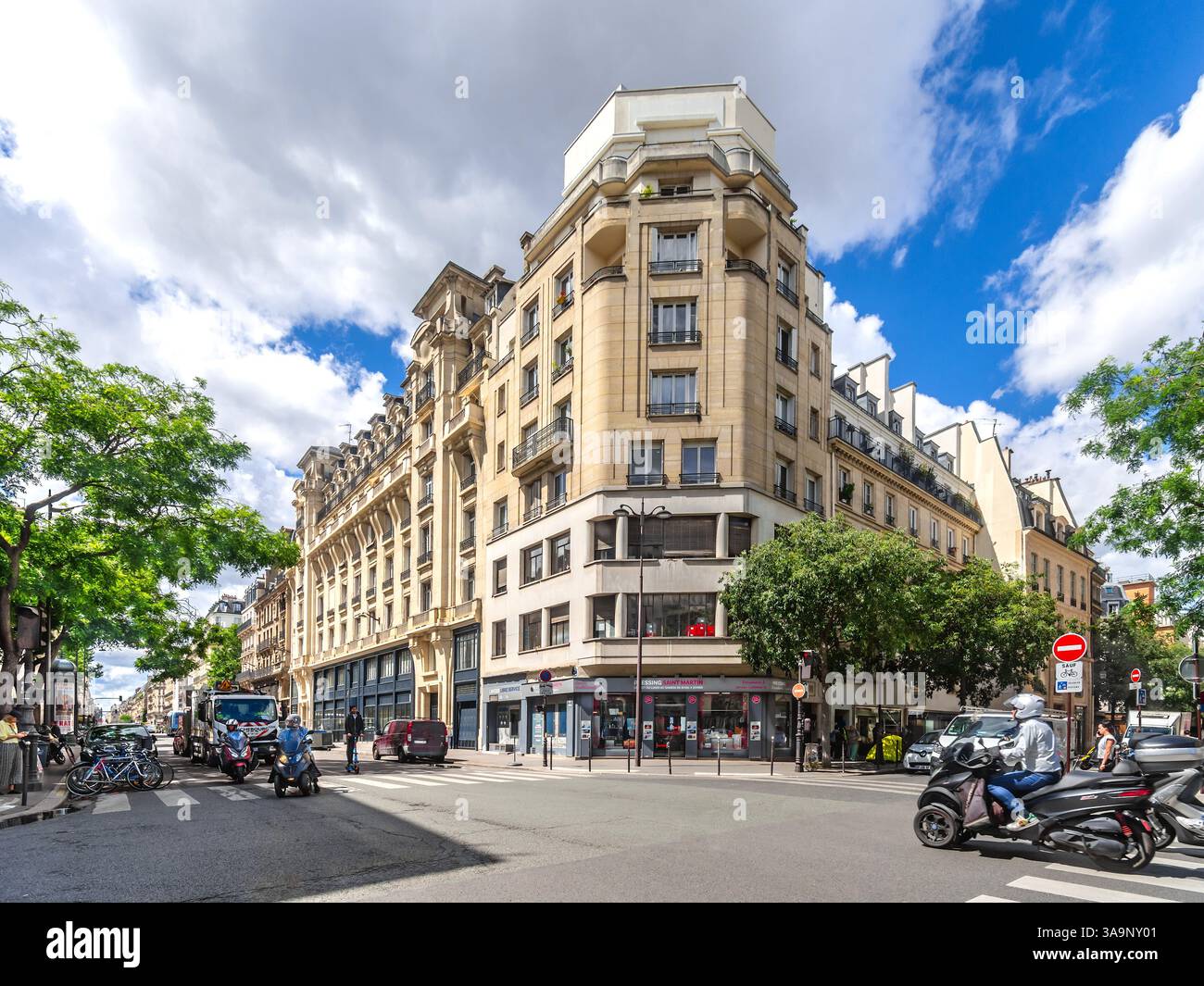 Commercial apartment buildings junction hi-res stock photography and ...